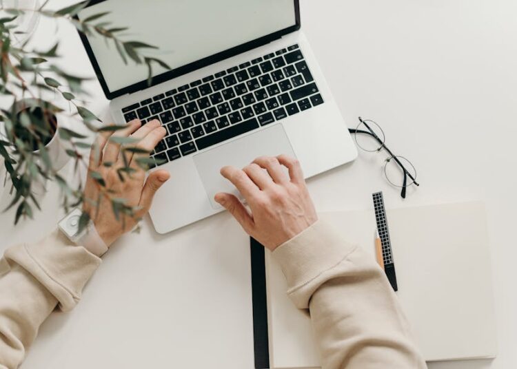 How To Use A Bottle Opener: A Beginner’s Guide - Red Lasso